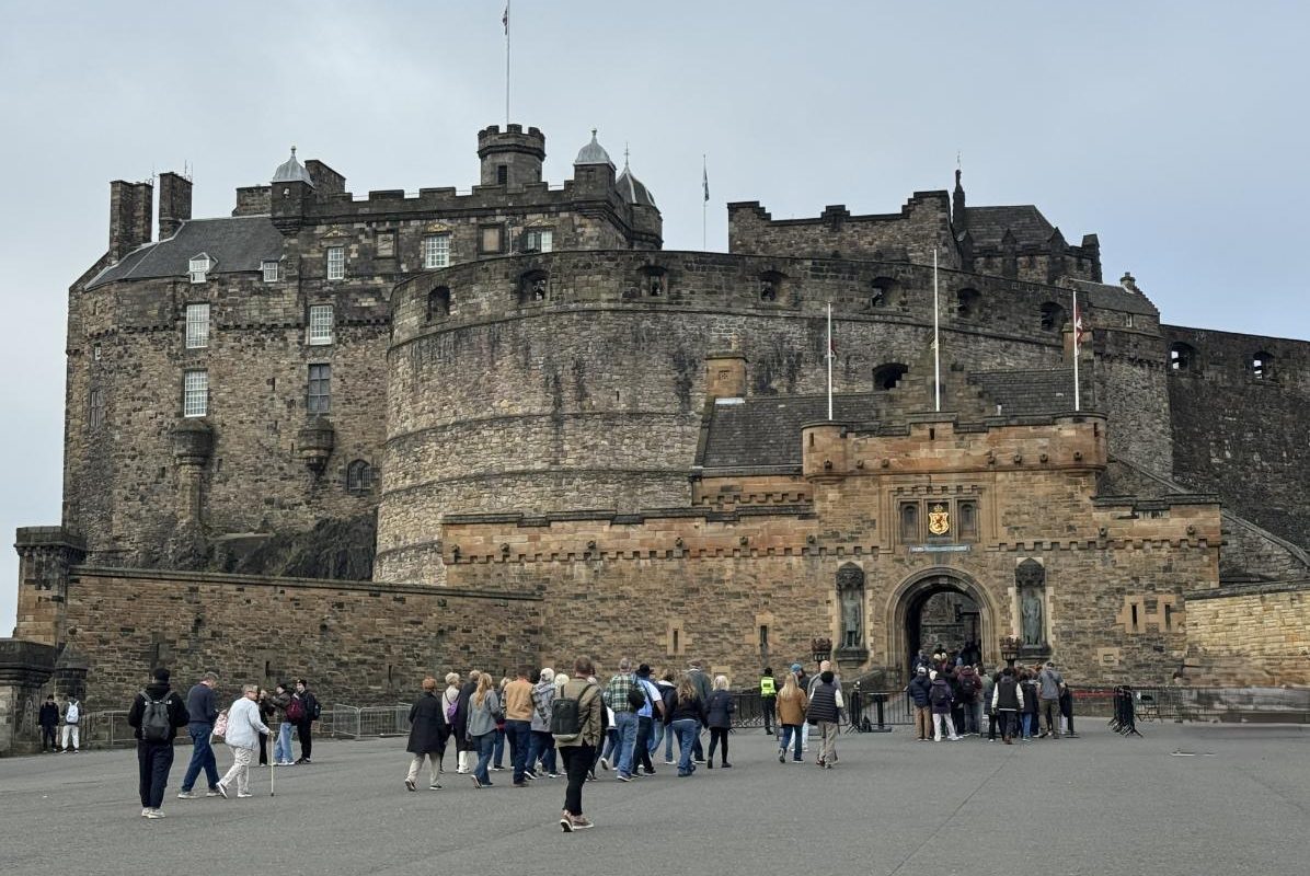 Walk in the Footsteps of Soldiers, Kings and Queens at Edinburgh Castle ...