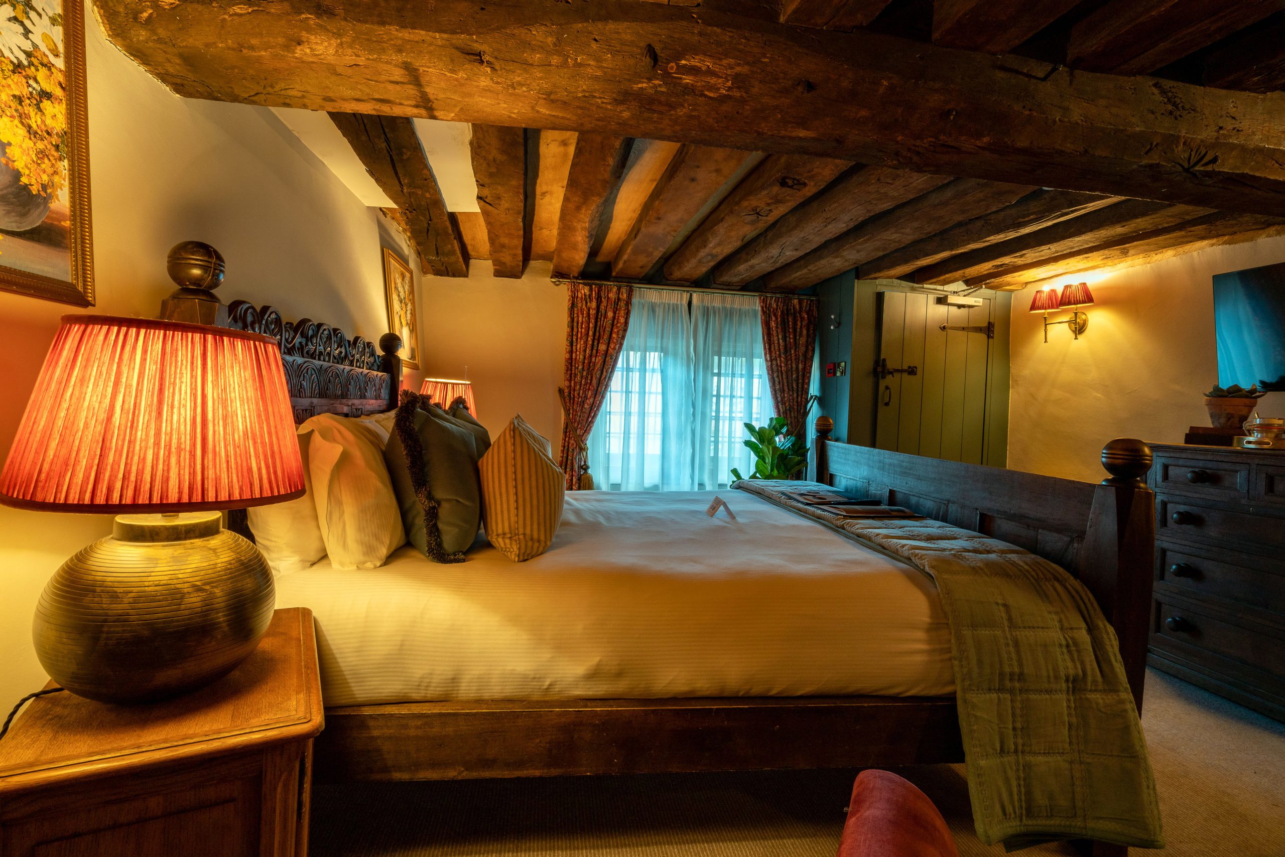 The George Inn: A Literary Getaway Awaits - Luxe Beat Magazine