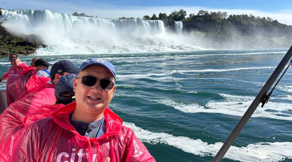 Taking Pictures on a Niagara Falls Boat Tour - Luxe Beat Magazine